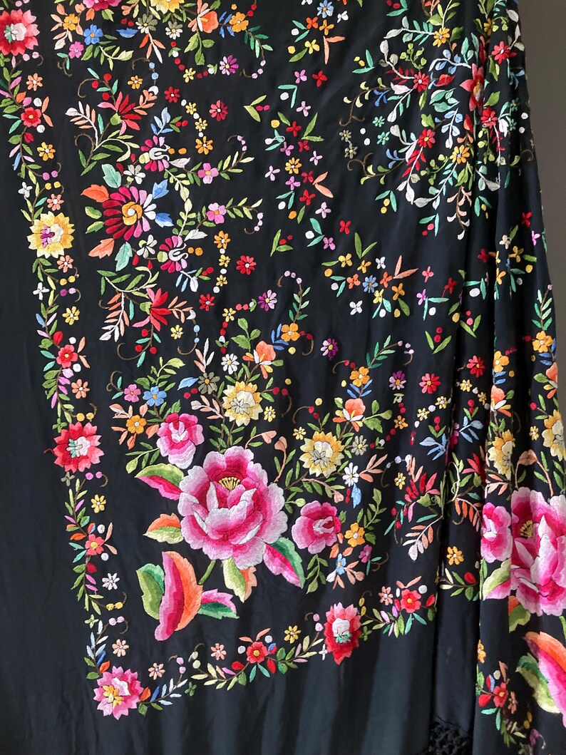 Vintage Spanish Shawl in Mint Condition - Etsy