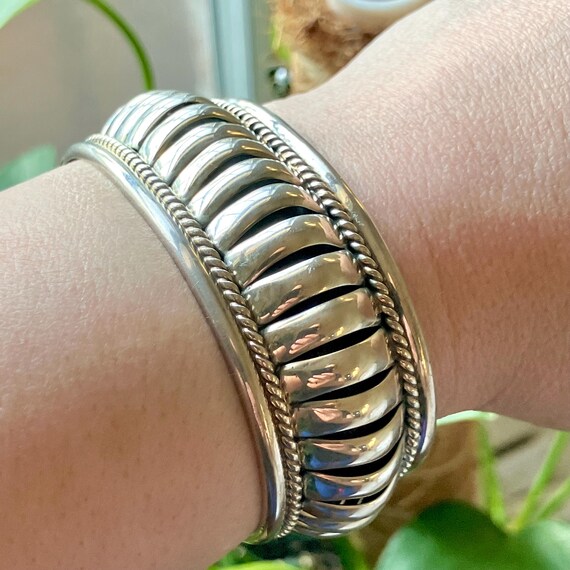 Navajo Ray Begay Sterling Silver Ribbed Melon Cuff Br… - Gem