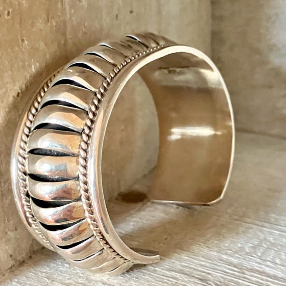 Navajo Ray Begay Sterling Silver Ribbed Melon Cuff Br… - Gem