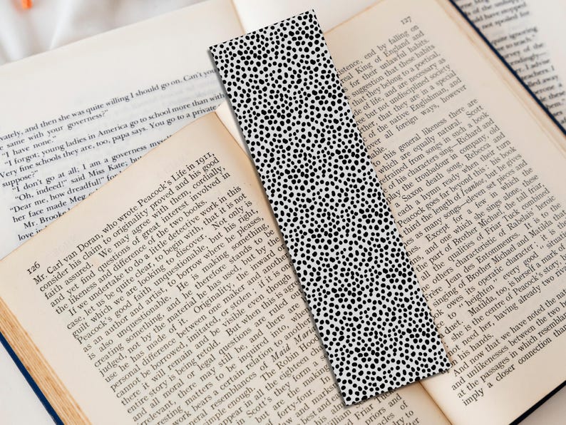 Black and White Printable Bookmarks | Minimalist Reading Tracker ...