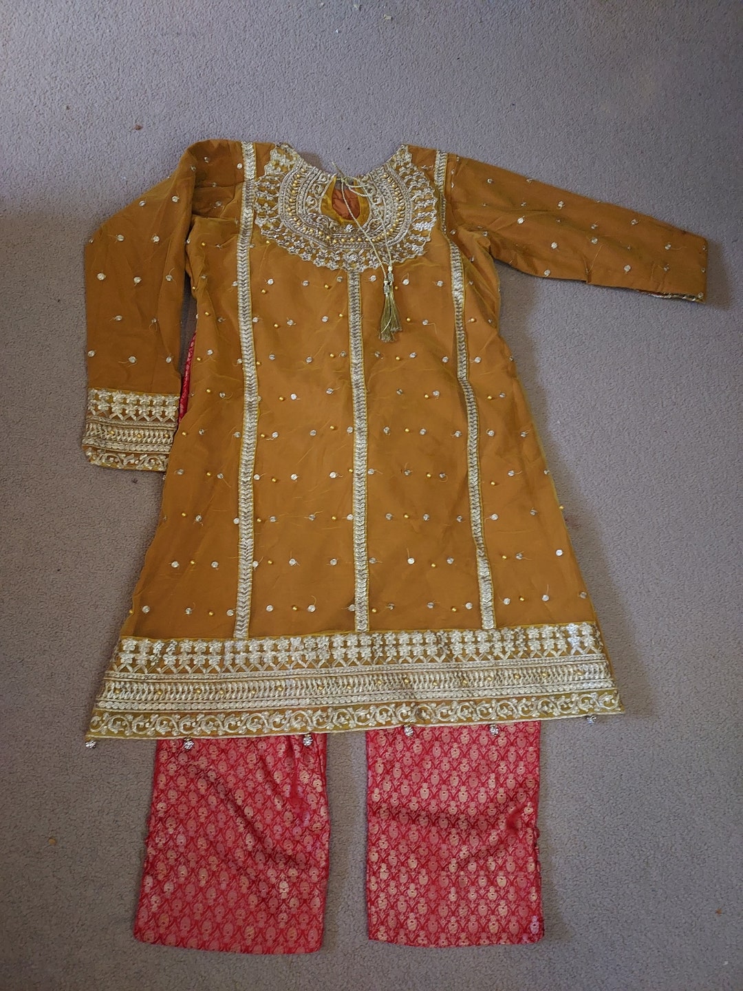 Maiyon Mehndi JAMAWAR PANTS and 4 Side Lace DUPATTA, Pakistani Wedding ...