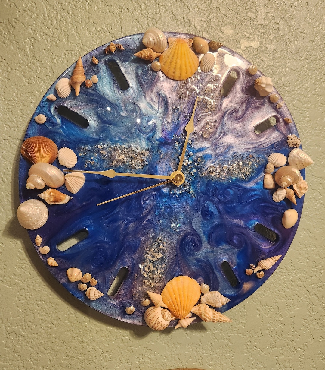 A Beach Inspired Wall Clocks for Elegant Home Decor: A 13" Resin Ocean ...