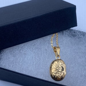 Vintage Tiny Gold Photo Locket 9K Gold Filled Memory Charm Engraved ...