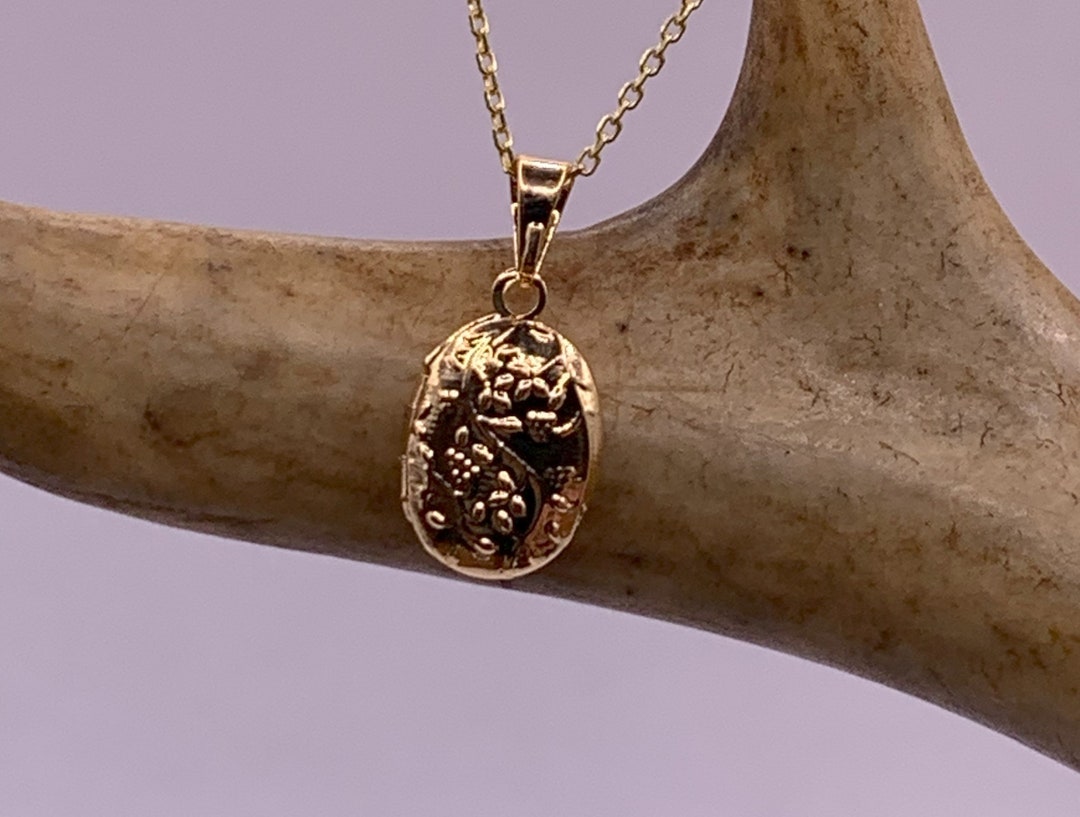 Vintage Tiny Gold Photo Locket 9K Gold Filled Memory Charm Engraved ...