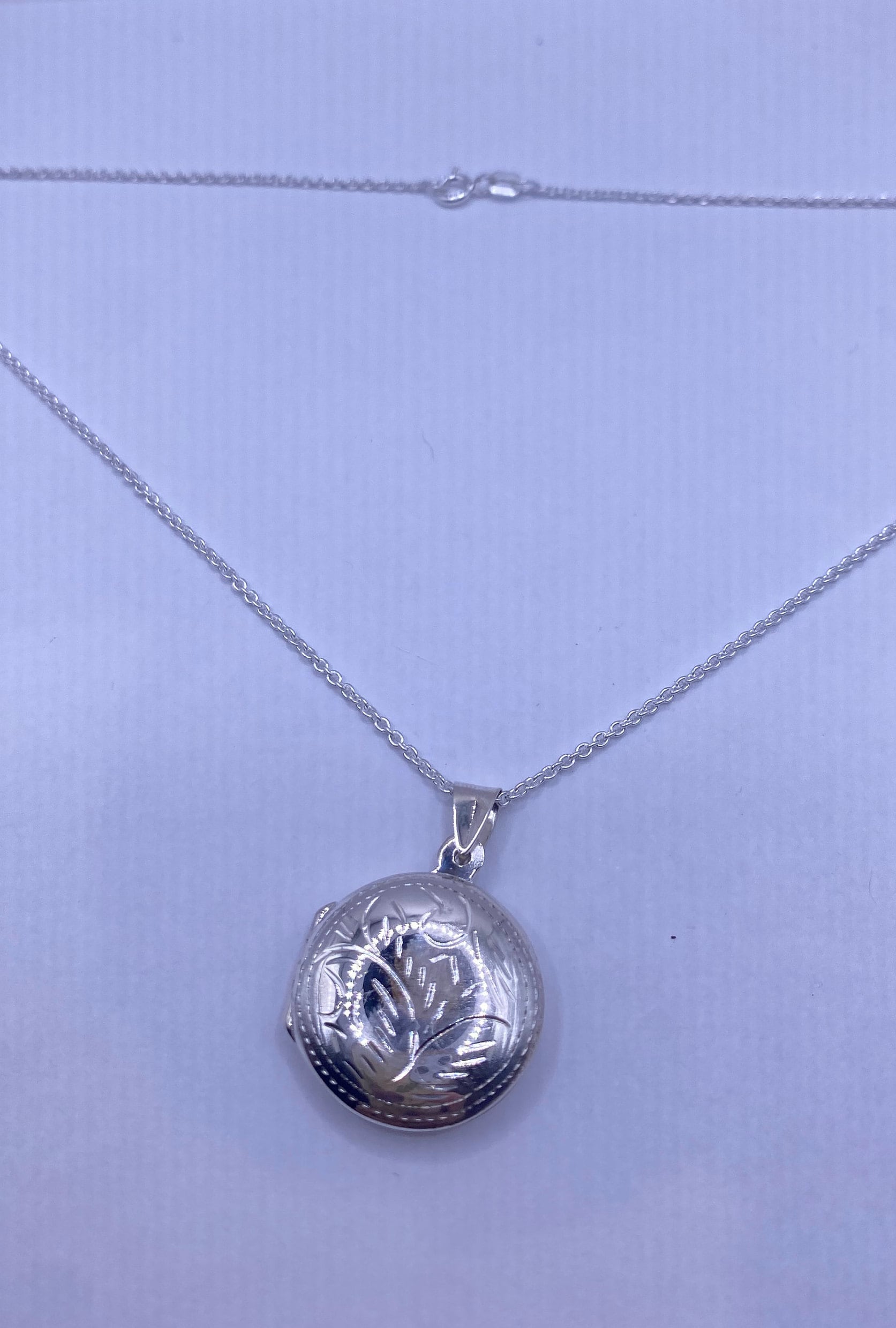 Vintage Silver Locket Tiny Oval Photo Locket Pendant Photo Memory Charm ...