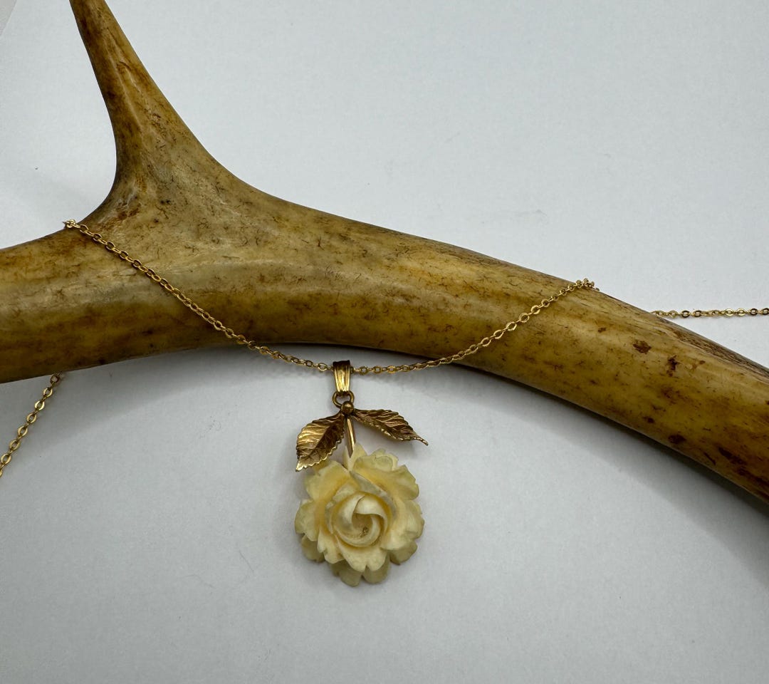 Simple Vintage Gold Filled Flower Necklace - Everyday Minimal Jewelry ...