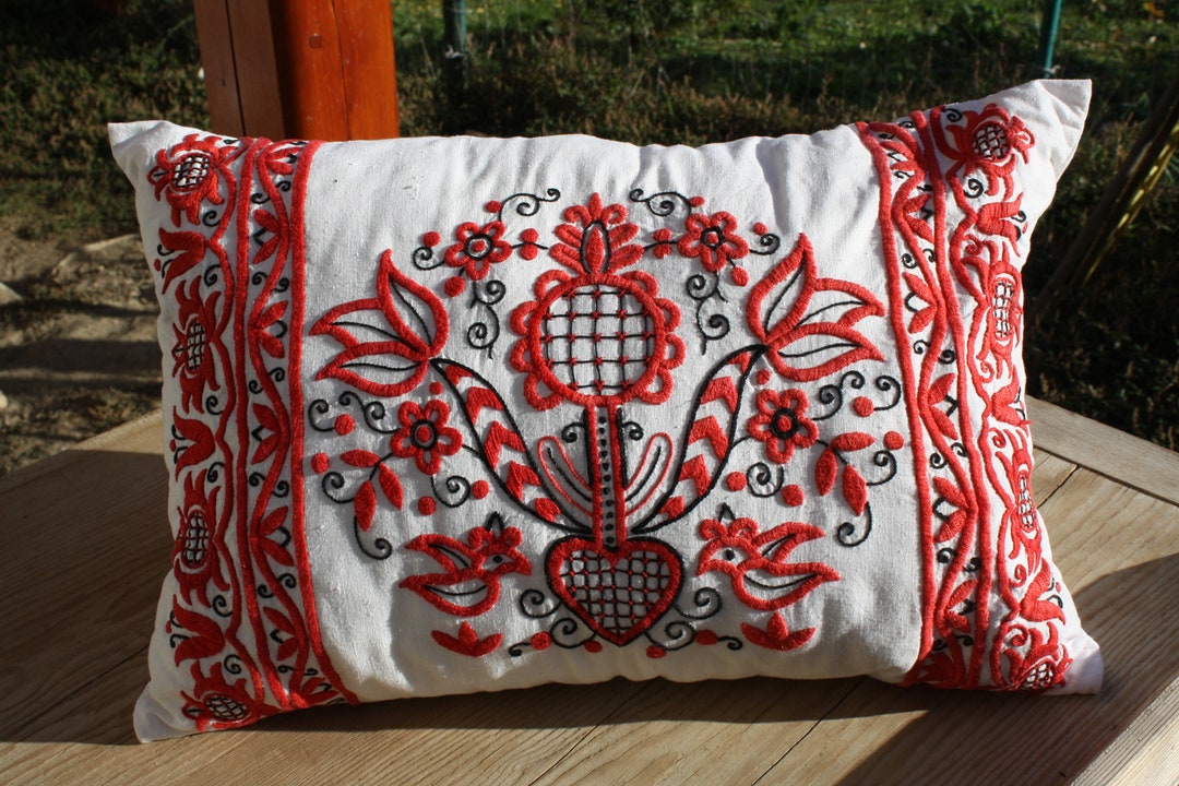 Housse de coussin brodée vintage hongroise de style country folk, taie ...