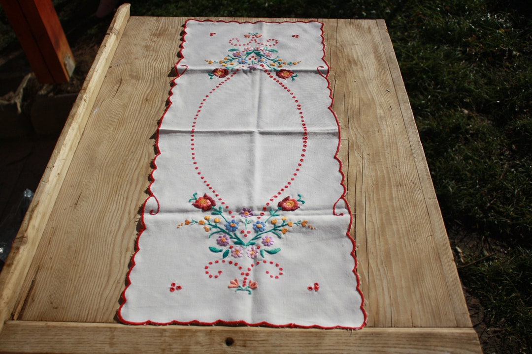 Hand Embroidered Hungarian Folk Art Floral Tablerunner - Etsy