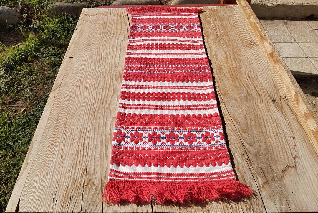 Vintage Traditional Hungarian Line Decorated Thick Woven Table Runner ...