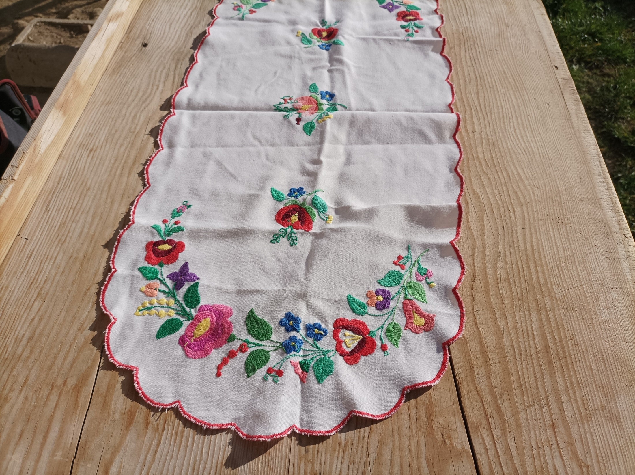 Traditional Folk Hungarian Embroidered Oval Tablerunner, Hand Embroidered Flower Decorated ...