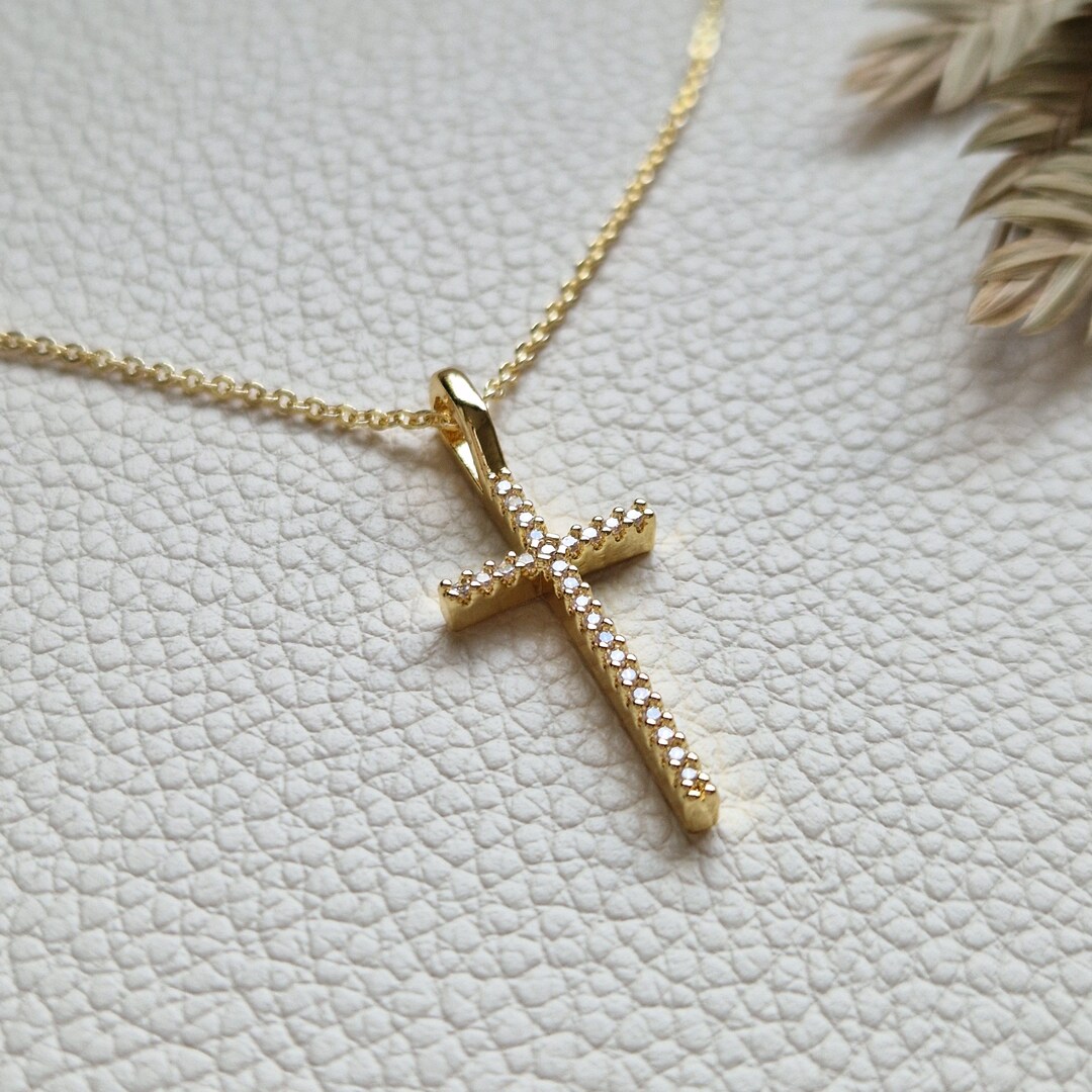 Radiant Sanctum Cross Necklace – 18K Gold Diamond-crystal Cross Pendant ...