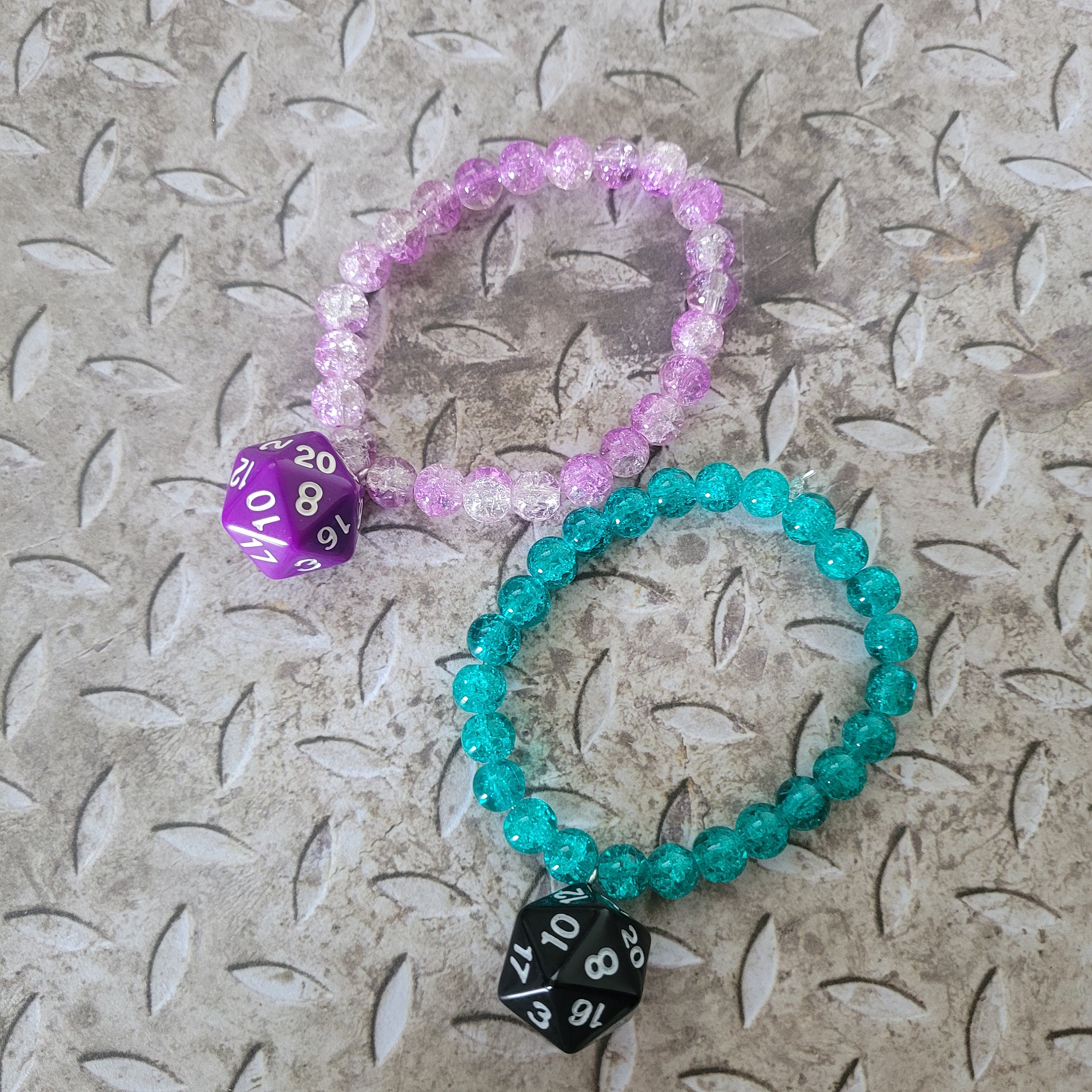Dungeons + Dragon D20 Dice Acrylic Charm Elastic Glass Bead Bracelet ...