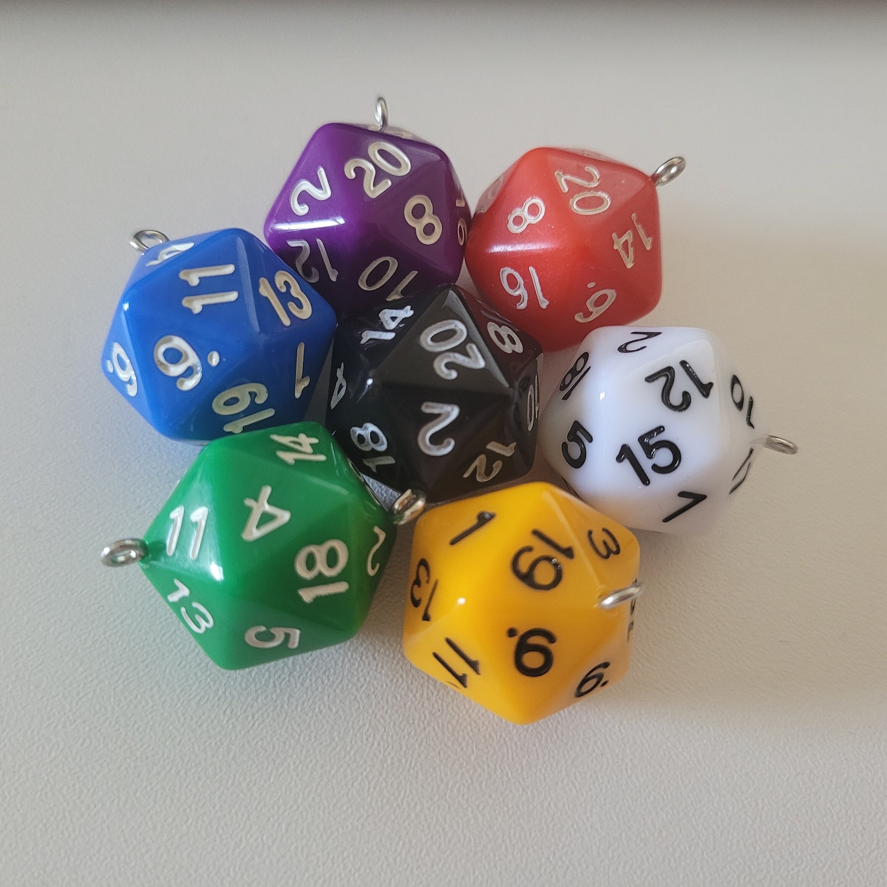 Dungeons + Dragon D20 Dice Acrylic Charm Elastic Glass Bead Bracelet ...