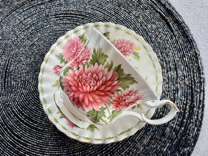 Vintage Royal Albert Flower of the Month – November Chrysanthemum ...