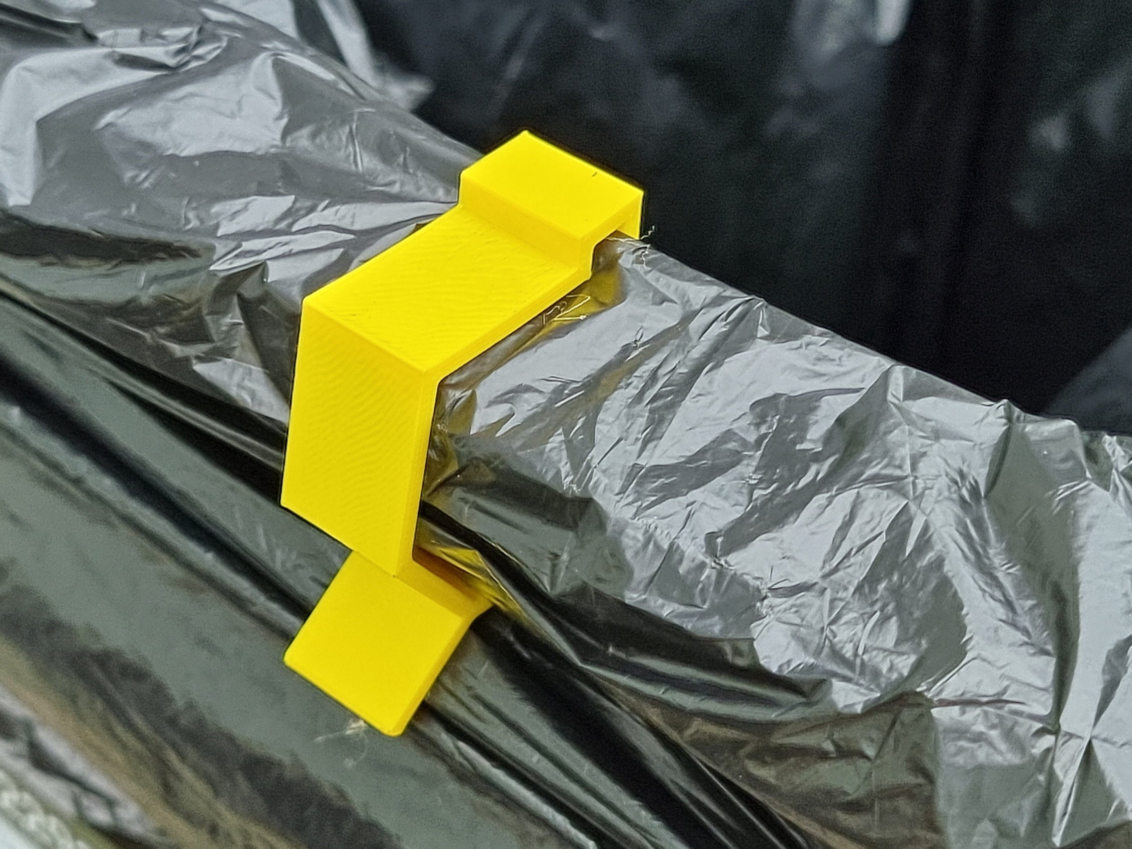 Wheelie Bin Liner Clips / Tablecloth Clip (set of 4) - Etsy UK