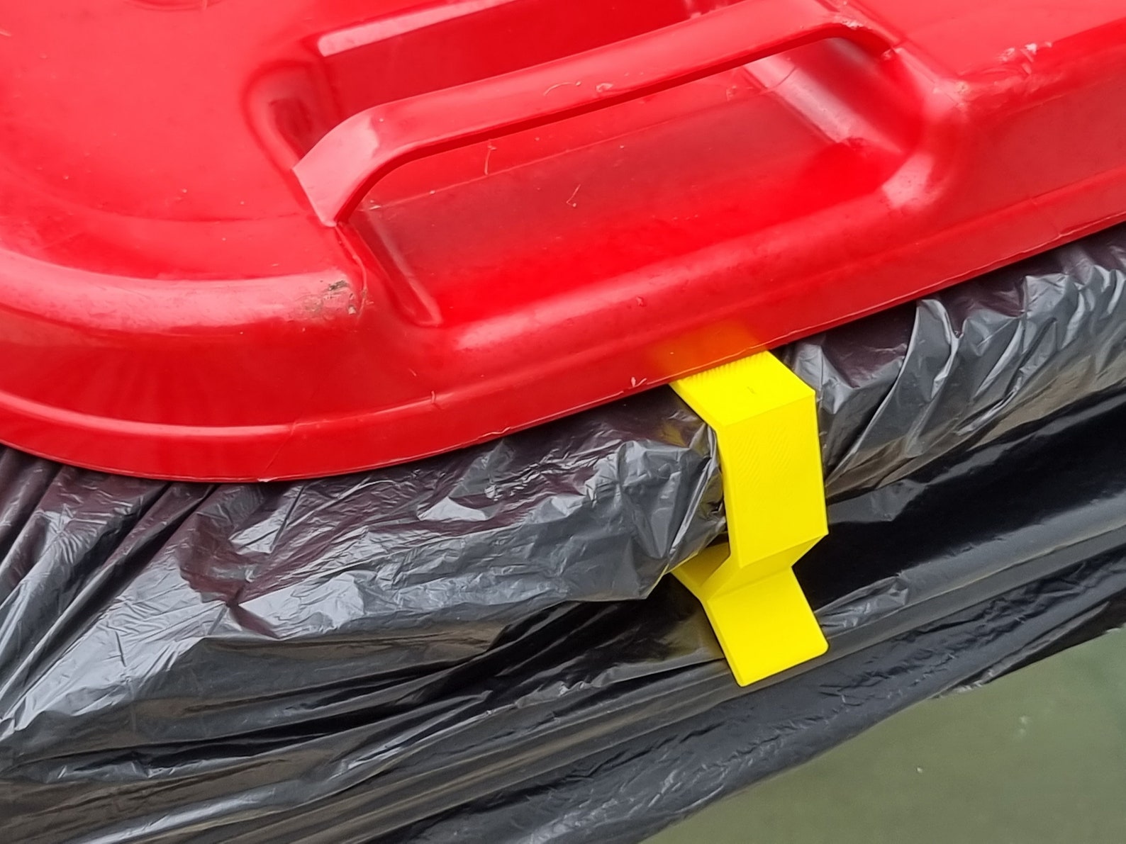 Wheelie Bin Liner Clips / Tablecloth Clip (set of 4) - Etsy UK