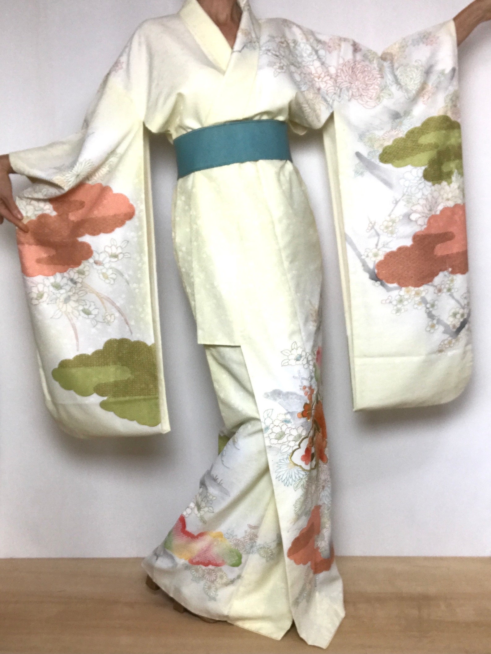 Pale Yellow Furisode | Embroidered Wedding Kimono | Long Sleeve ...