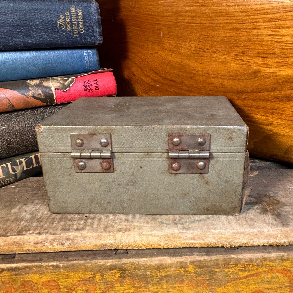 Antique Linear Vibration Pickup Box With Hinge by Consolidated ...