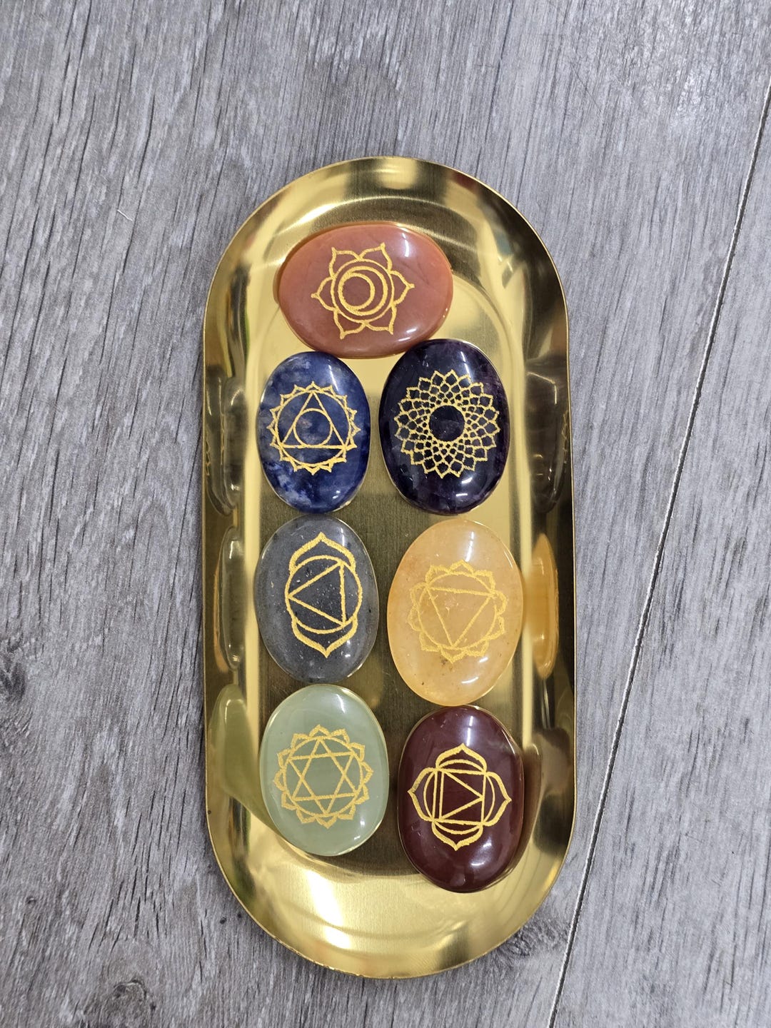 7 Chakra Engraved Gemstone Set: Reiki Healing Stones With Golden Tray ...