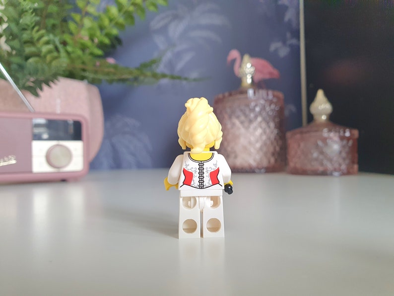 Dolly Parton LEGO® Minifigure: Country Music Keychain or Giftbox - Etsy