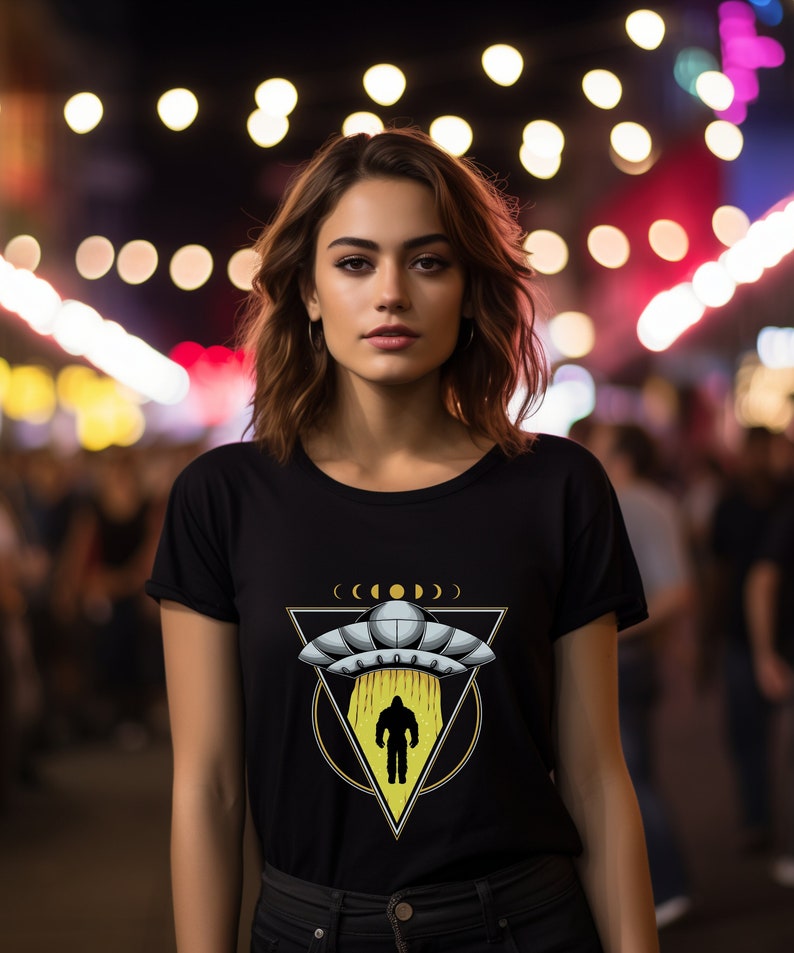 Big Foot Abduction Short Sleeve Tee, Sasquatch Shirt, Alien T-shirt ...