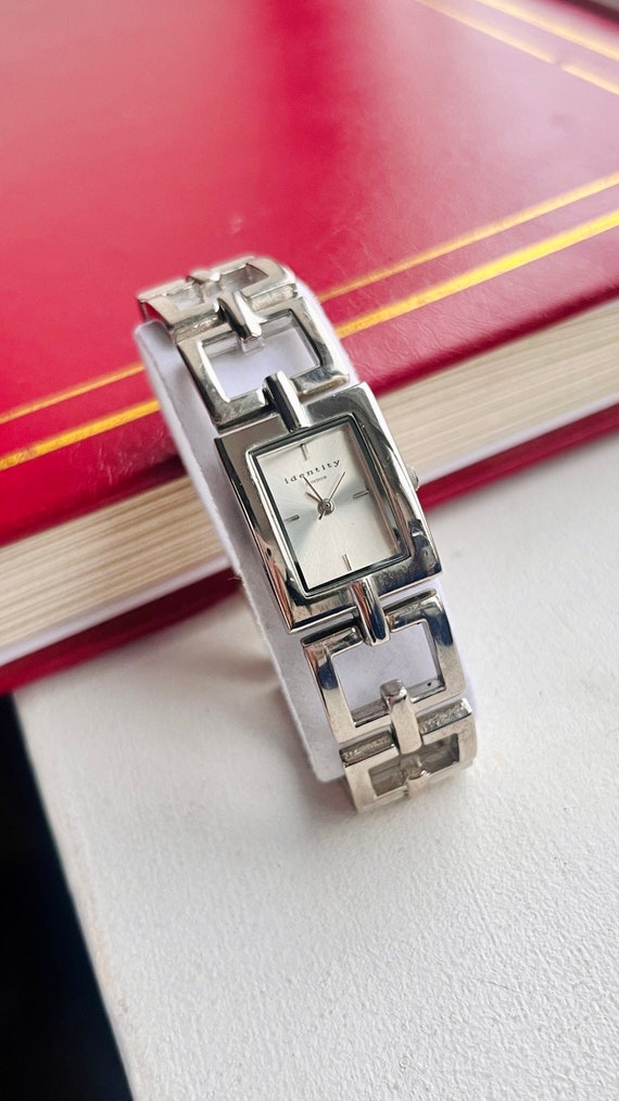 Chunky Y2K style vintage watch - Gem
