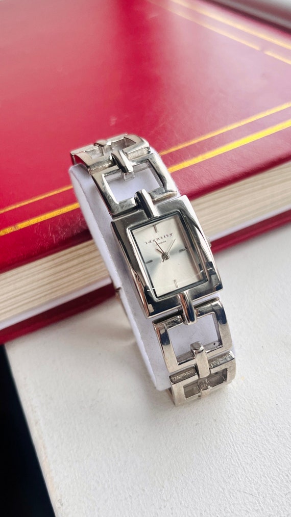 Chunky Y2K style vintage watch - Gem