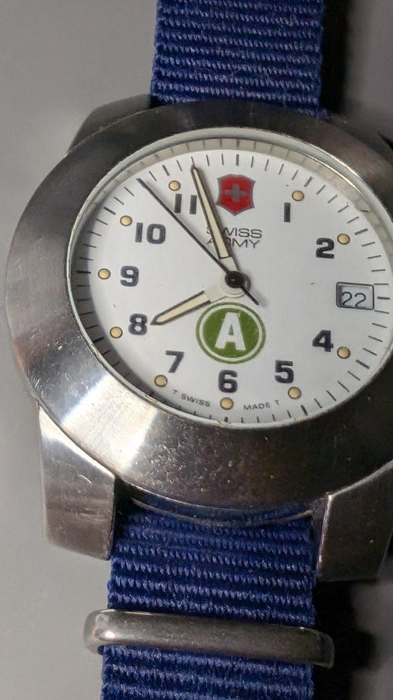 Heavy made Vintage Swiss Army watch with new movement… - Gem