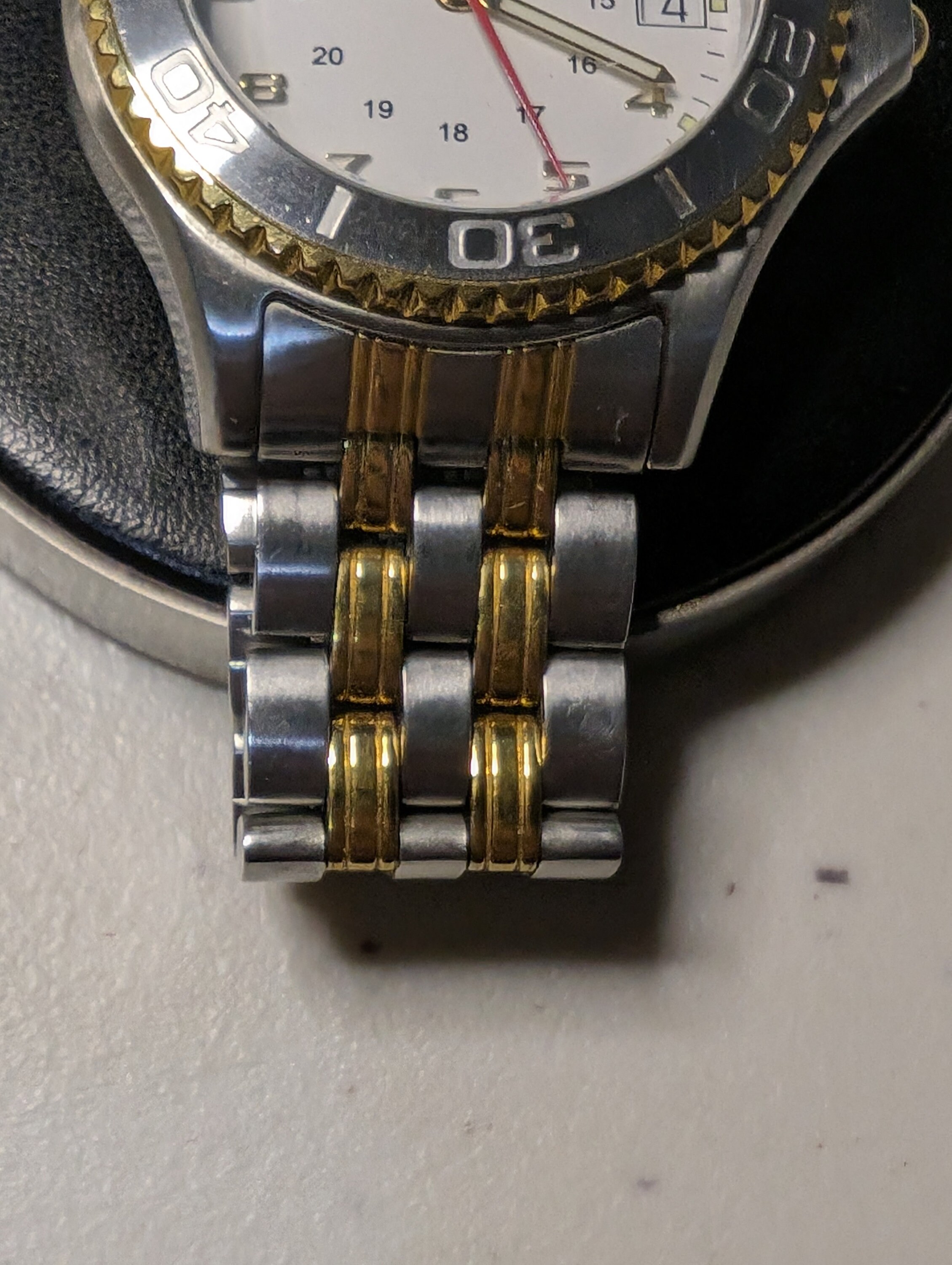 Wenger Two Tone Swiss Military Divers Watch With New Battery Keeps ...