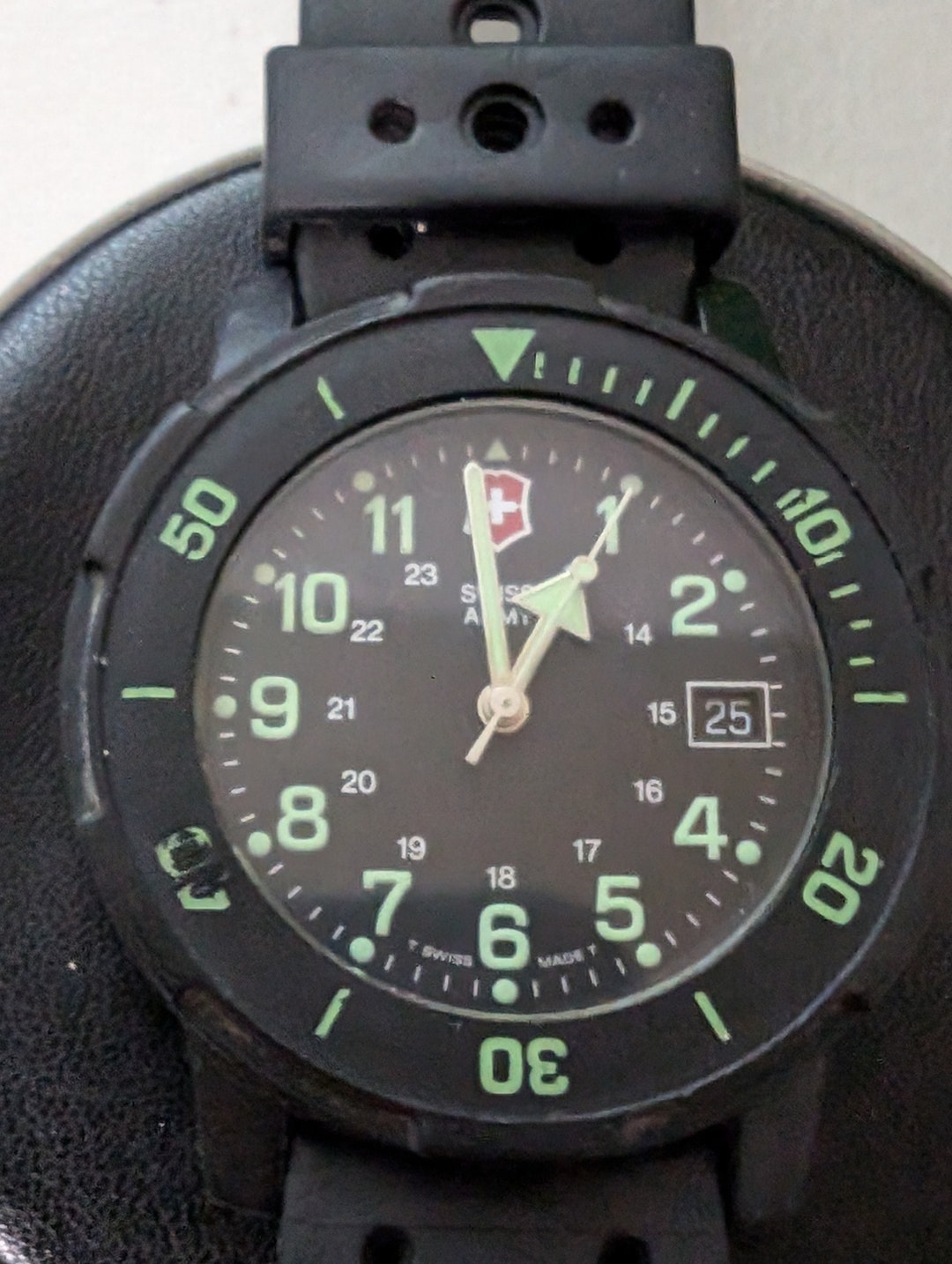 Victorinox Vintage Swiss Army Diver Style Watch With New Battery and ...