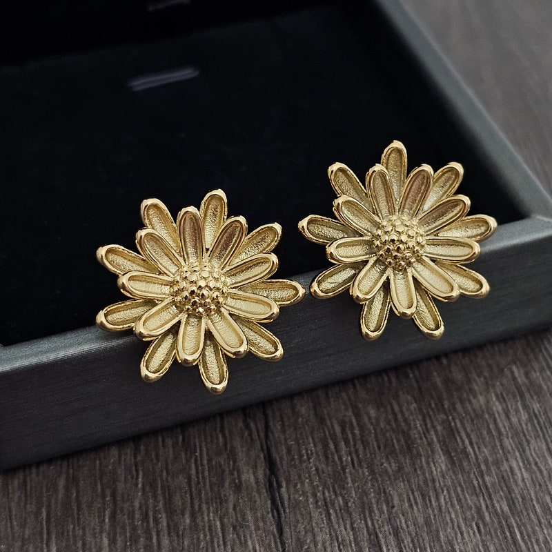 Large Gold Flower Earring - Etsy