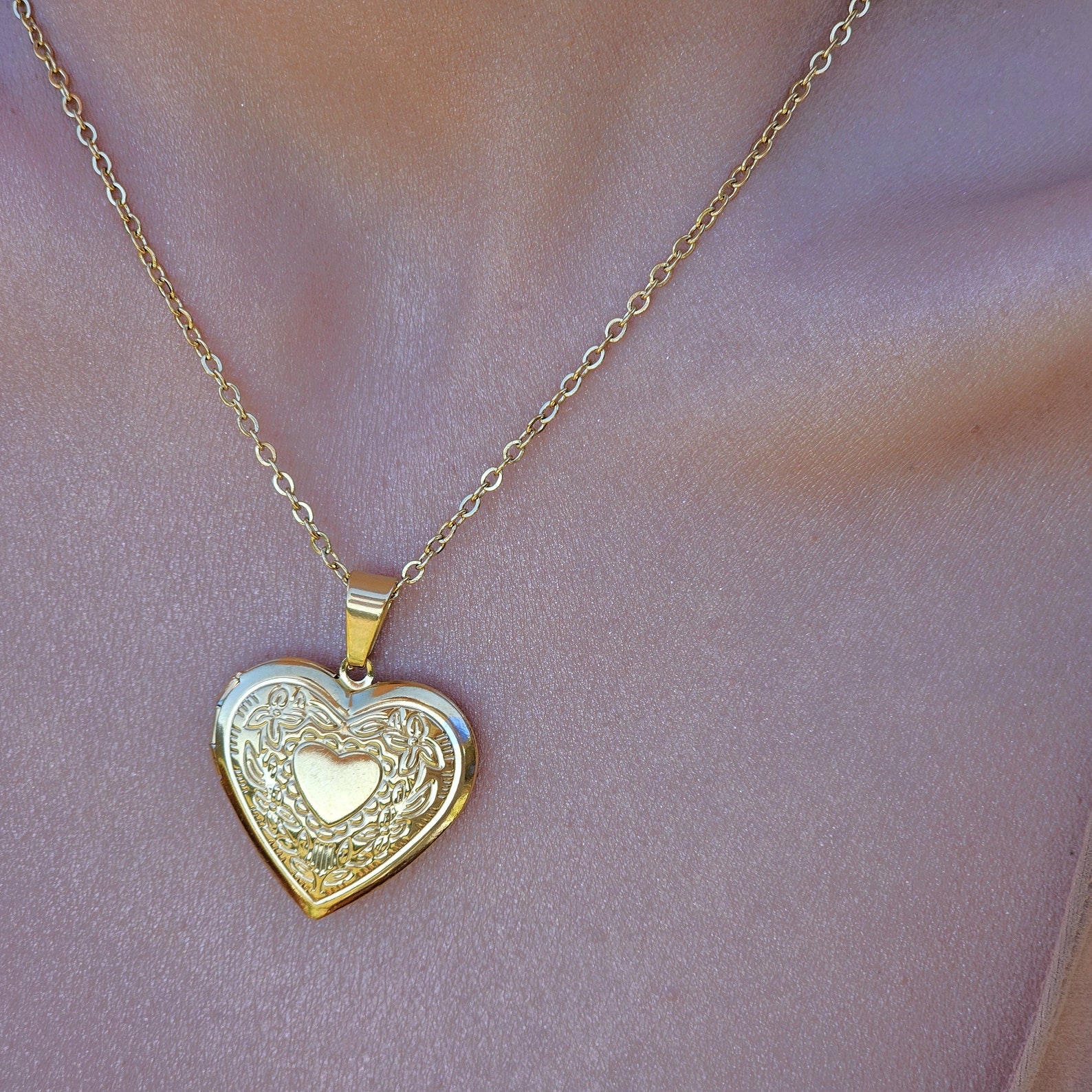 18k Gold Heart Locket Necklace: Personalized Photo, Waterproof Jewelry ...