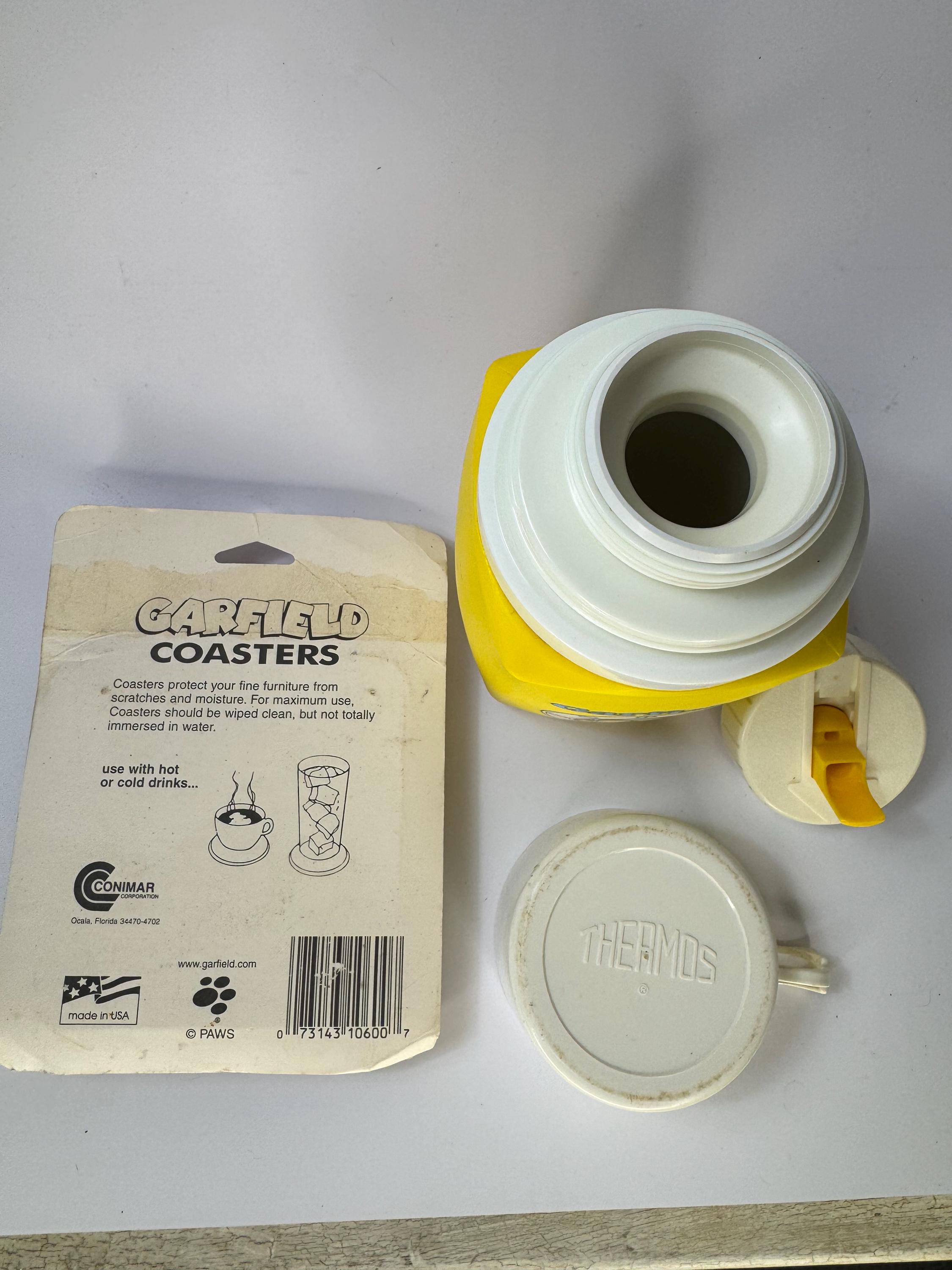 Vintage Set of 1978 Garfield Yellow Thermos and 4 Garfield Plastic ...