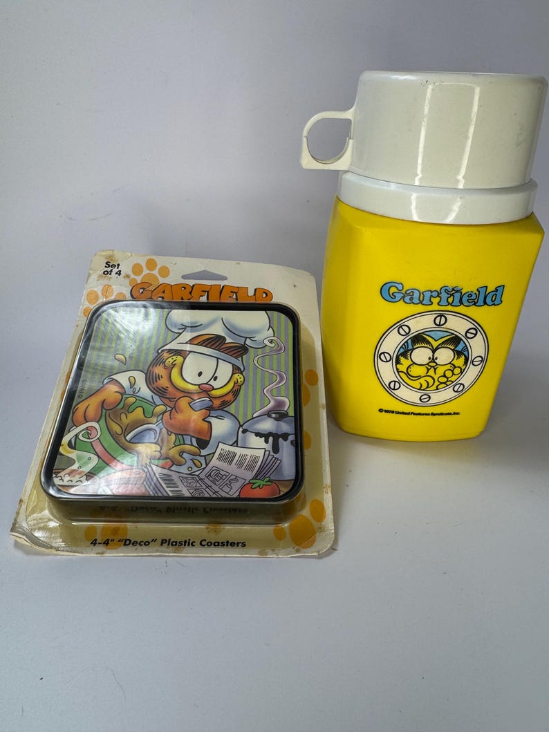 Vintage Set of 1978 Garfield Yellow Thermos and 4 Garfield Plastic ...