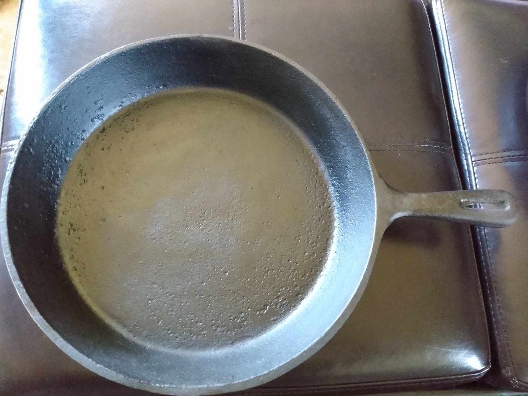 Vintage Cast Iron Skillet Made in Taiwan 10.5 Double Spout Sits Flat ...