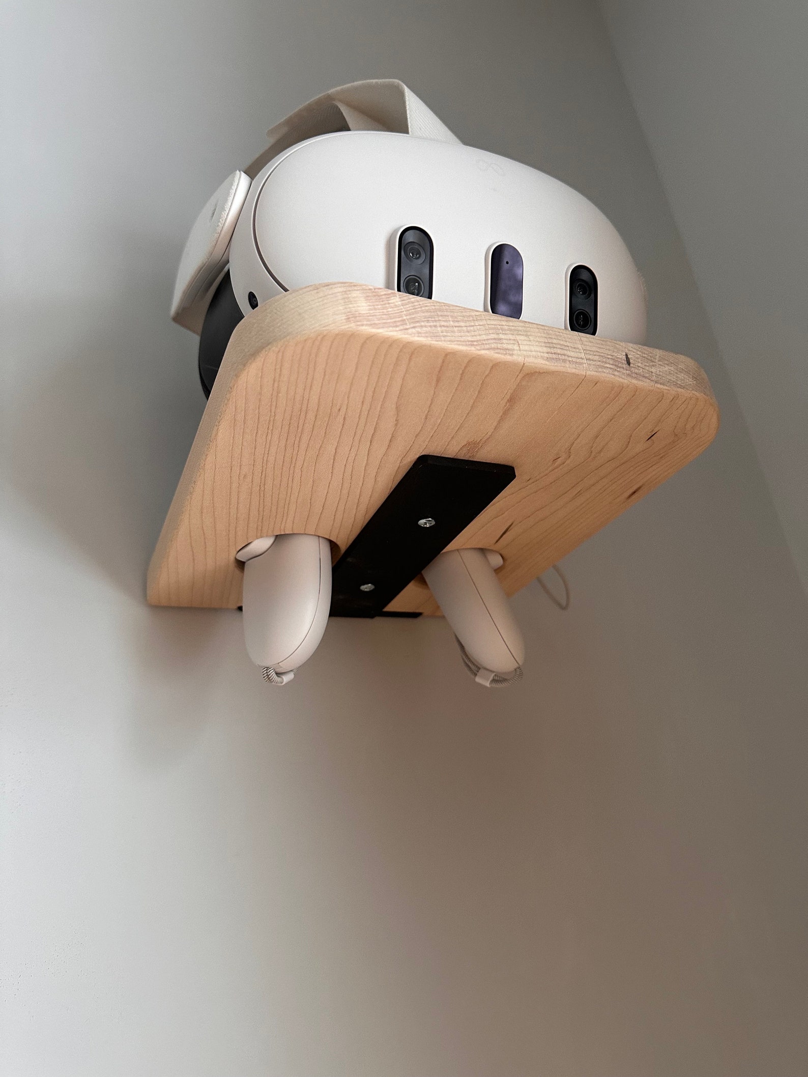 Handcrafted Hard Maple VR Headset Wall Mount – Meta Quest 3 - Etsy