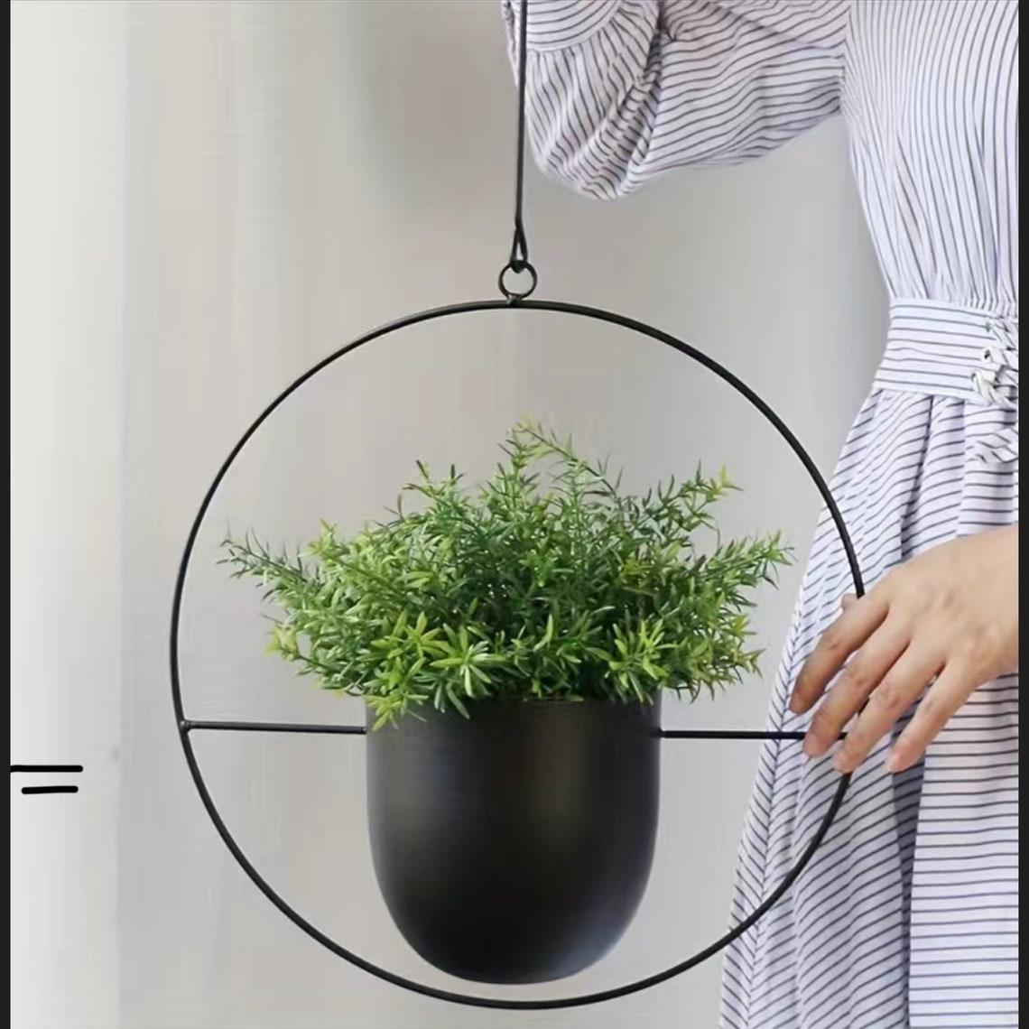 Contemporary Black Circle Plant Hanger - Stylish Hanging Plant Holder ...