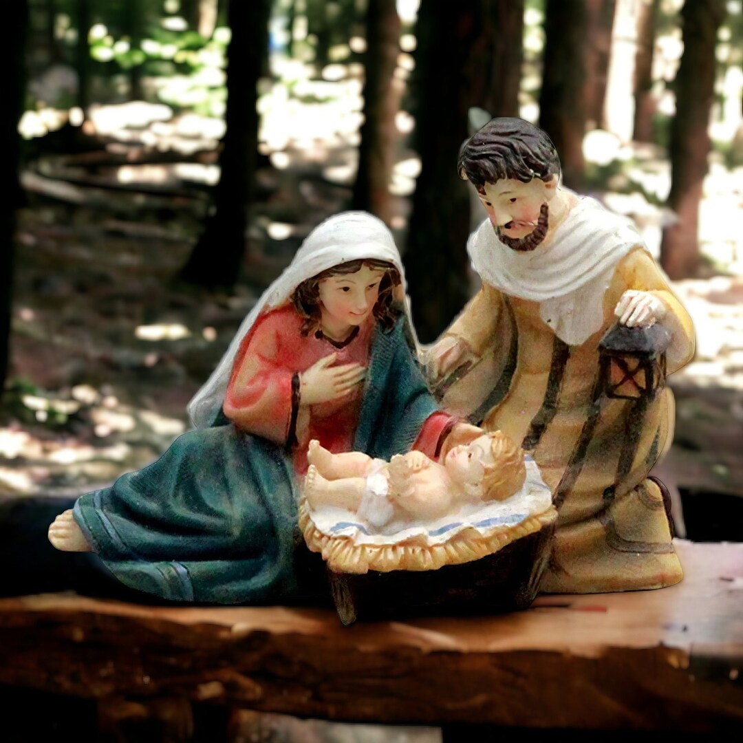 Divine Nativity Resin Sculpture Virgin Mary Statue, Holy Family Figures ...