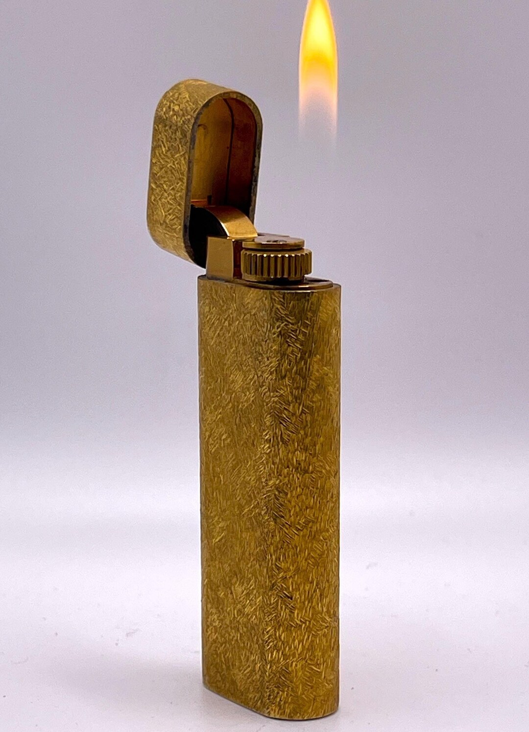 Cartier Vintage WORKING Oval Lighter in Gold Plated Florentine Hammered ...