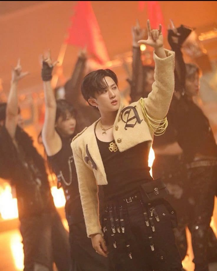 Changbin's Rock Star MV Look - Stray Kids Lalalala Fake Nail Capsules ...