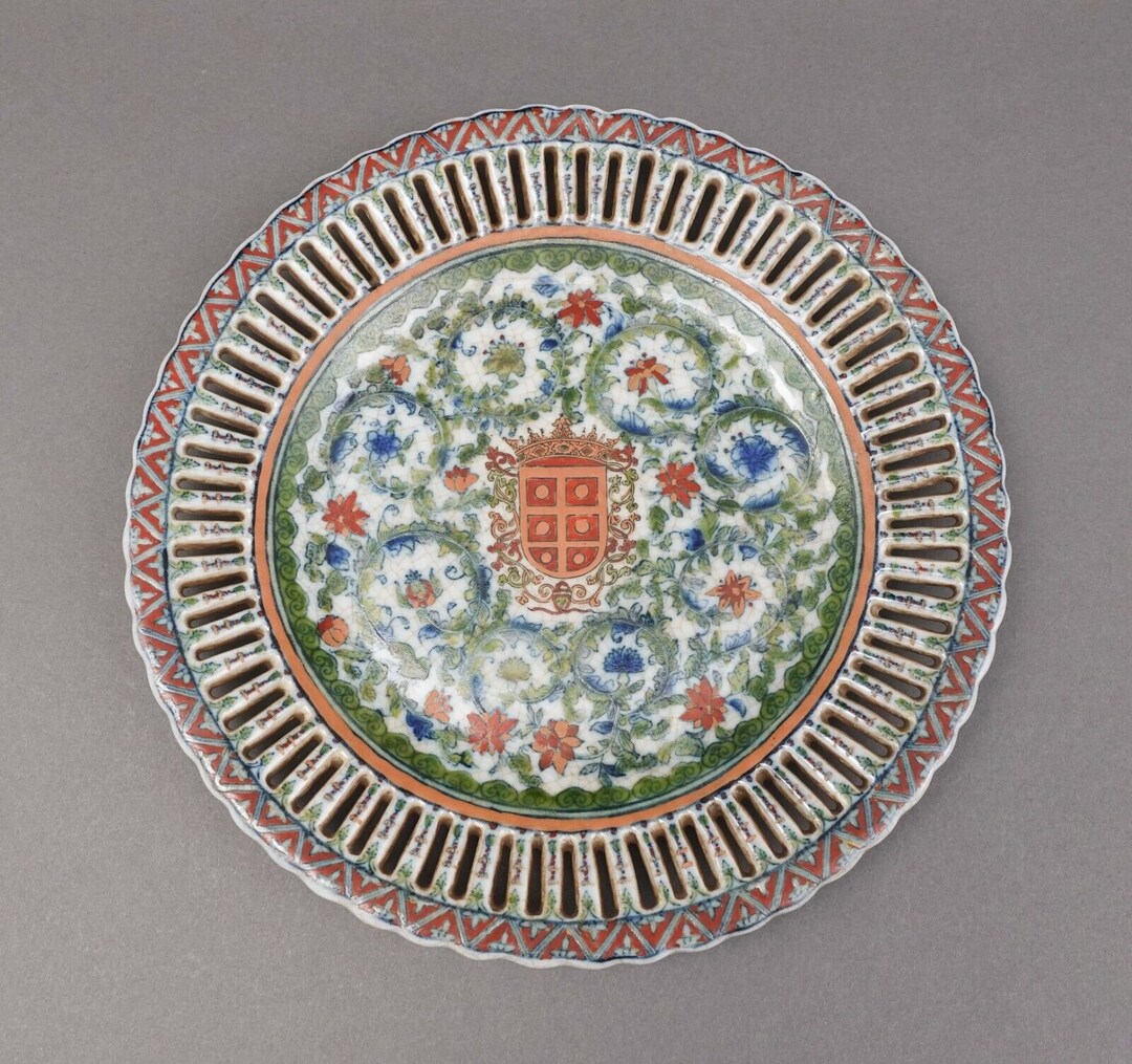 United Wilson JUWC 1897 Coat of Arms Crest Porcelain Reticulated Wall ...