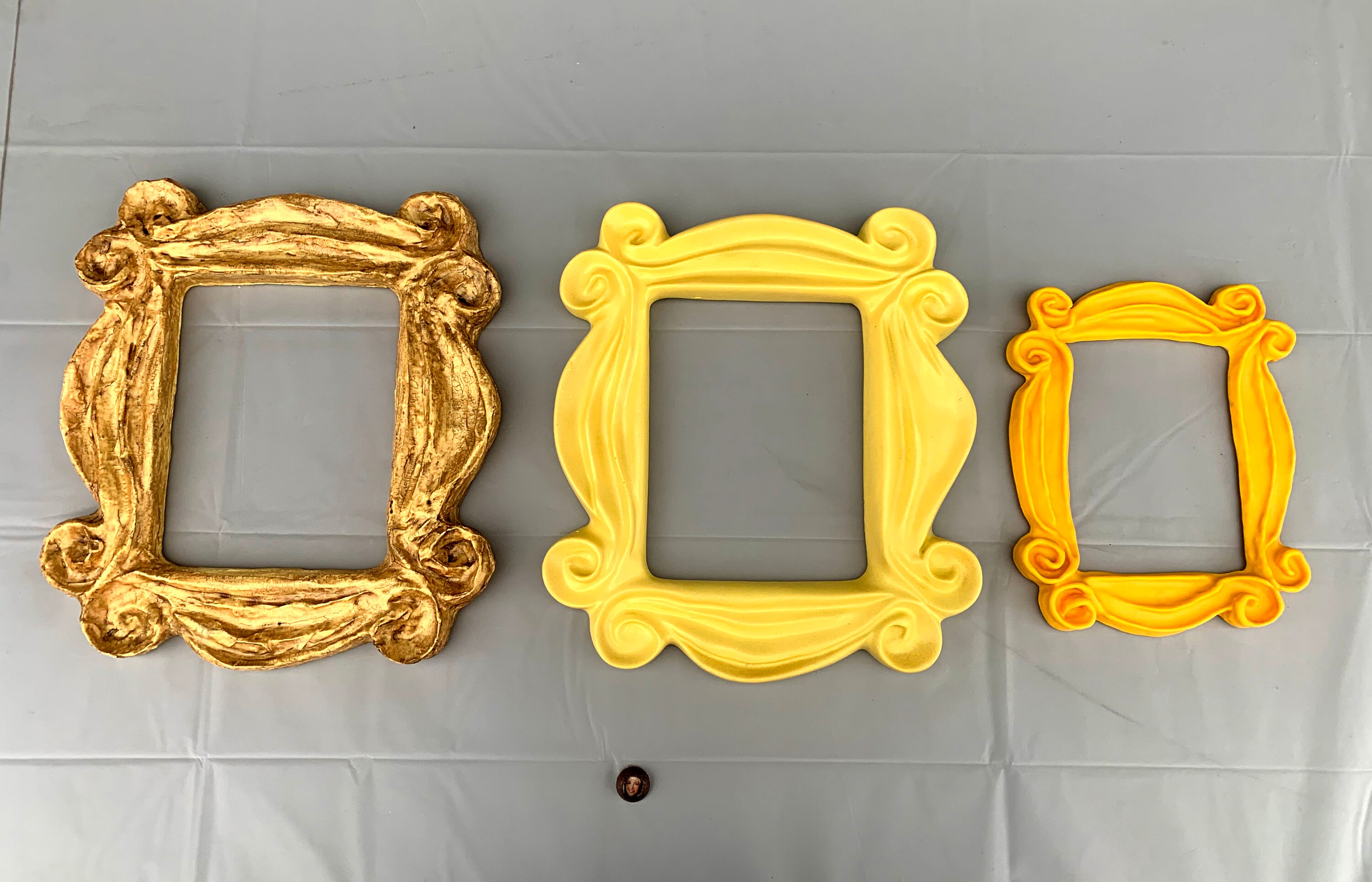 Friends Tv Show Monica's Door Peephole Yellow Picture Frame Memorabilia ...