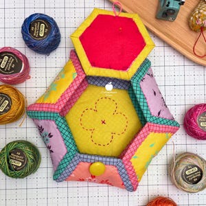 PDF PATTERN: Blossie Basket – Quilt-as-you-go Hexie Bowl, Sewing Notion ...