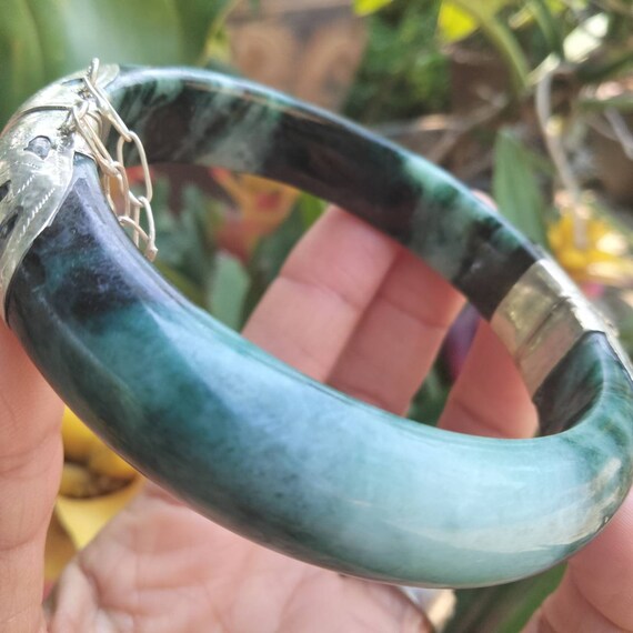 Hinged jade bangle store