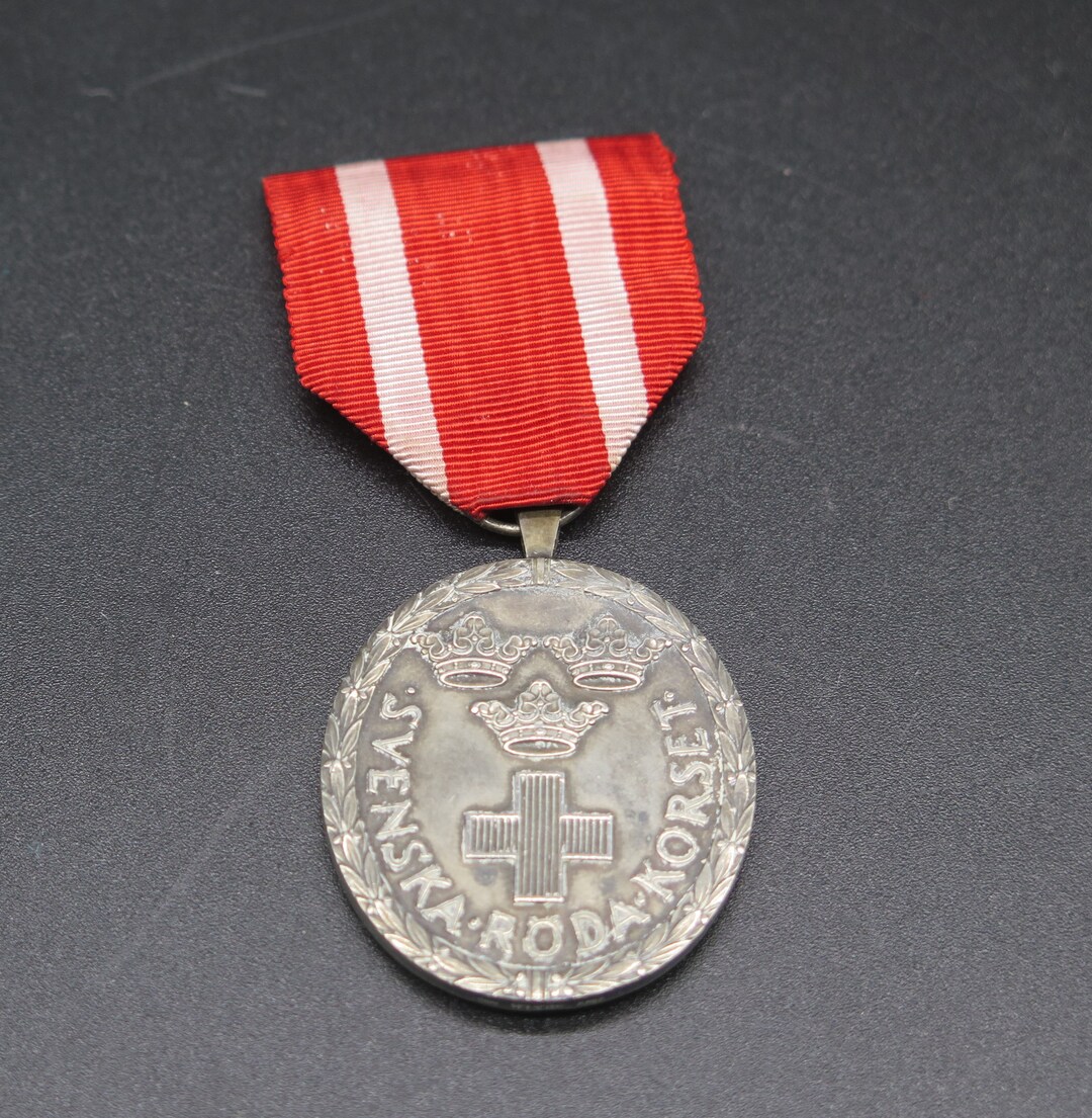 Vintage Swedish RED CROSS Medal in SILVER the Svenska Röda Korset Medal ...