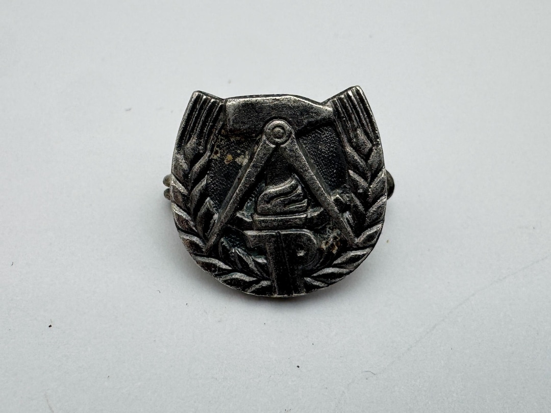 Vintage GDR Pin. Pioneer Badge for Good Community Service at School - Etsy