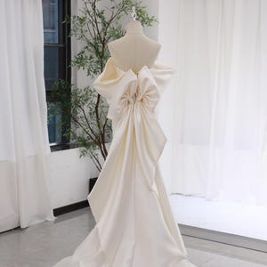Drama Bows Flare Wedding Dresses off the Shoulder, Custom Mermaid ...