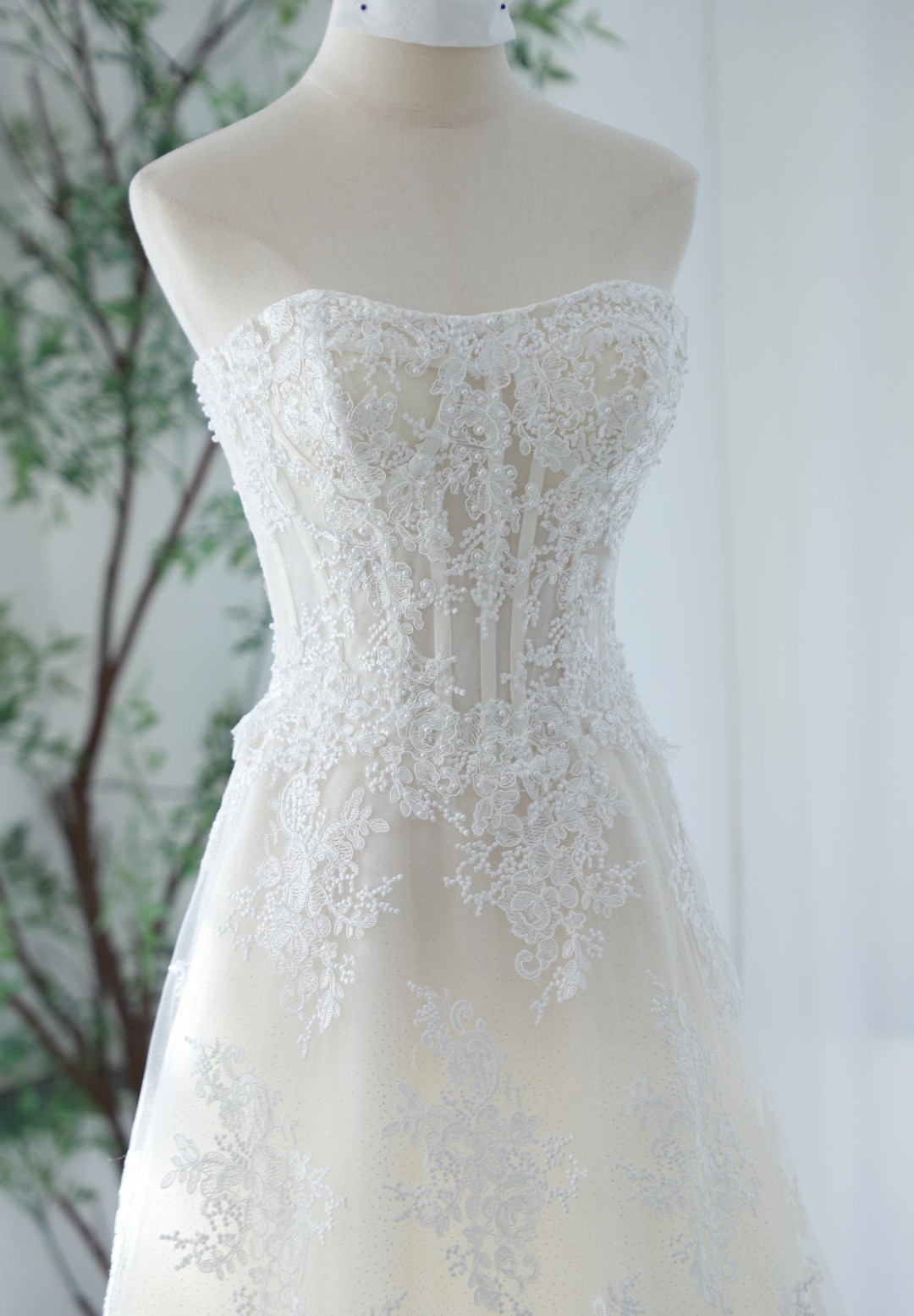 Custom Corset Lace Wedding Dress Basque Bridal Gowns Structured Chapel ...
