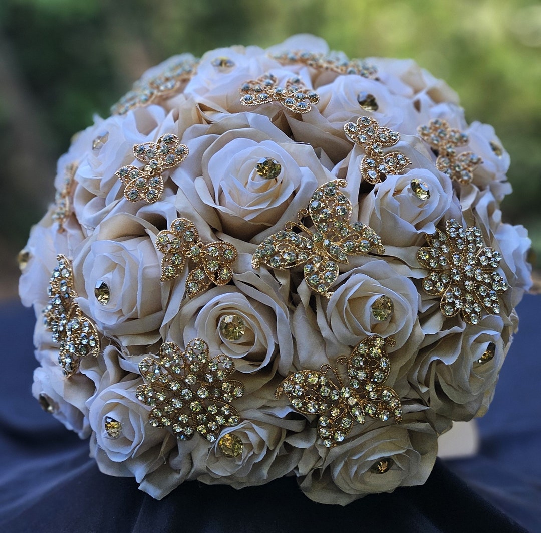 Champagne and Gold Quinceañera Ramos, Bouquet, Champagne Flowers ...