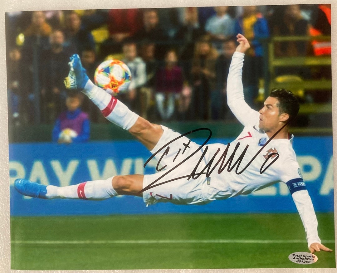 Cristiano Ronaldo Signed 8x10 Soccer Photo COA & Hologram - Etsy